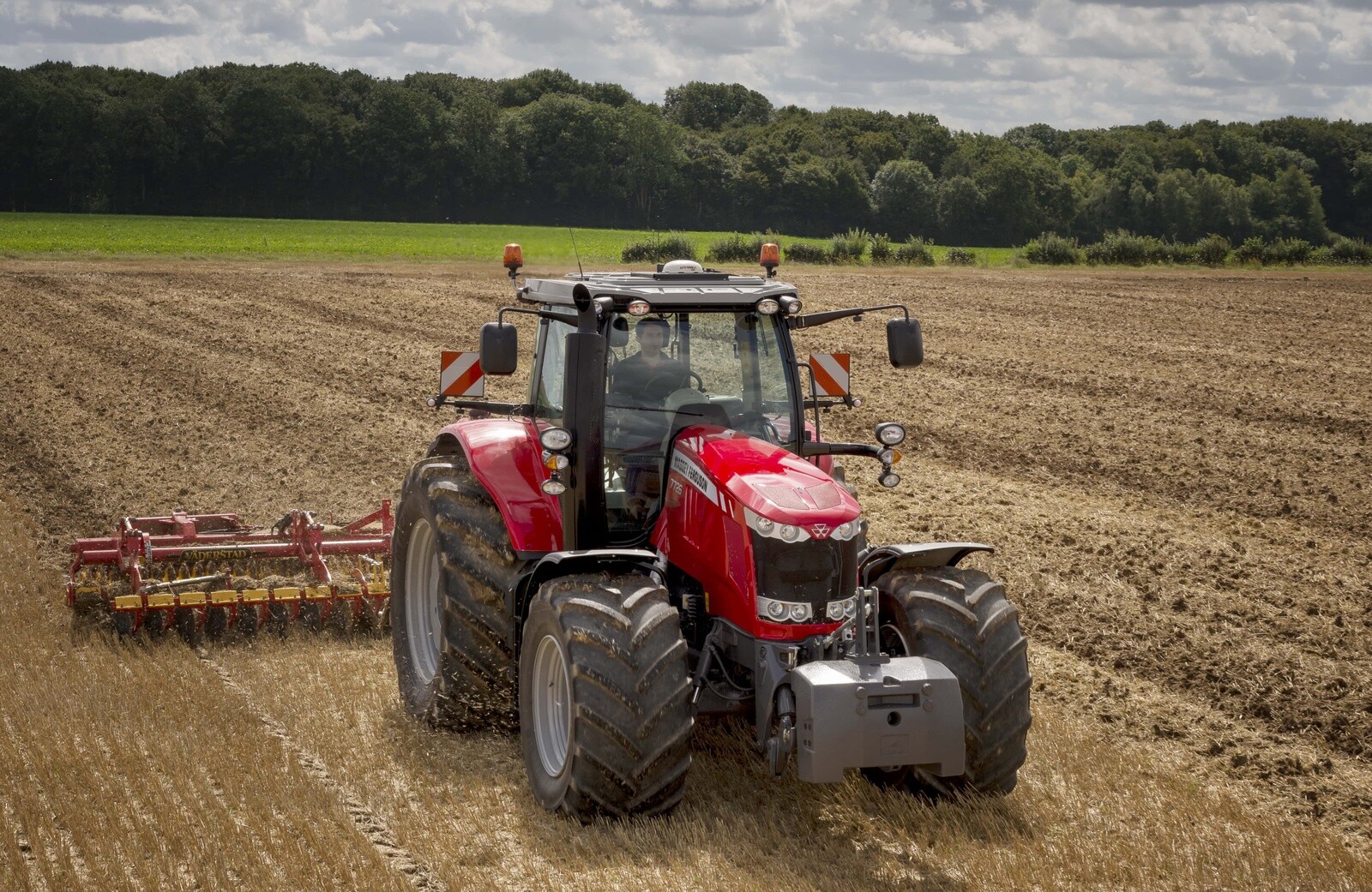 Agricultural vehicles tyres for your farm | MICHELIN UK