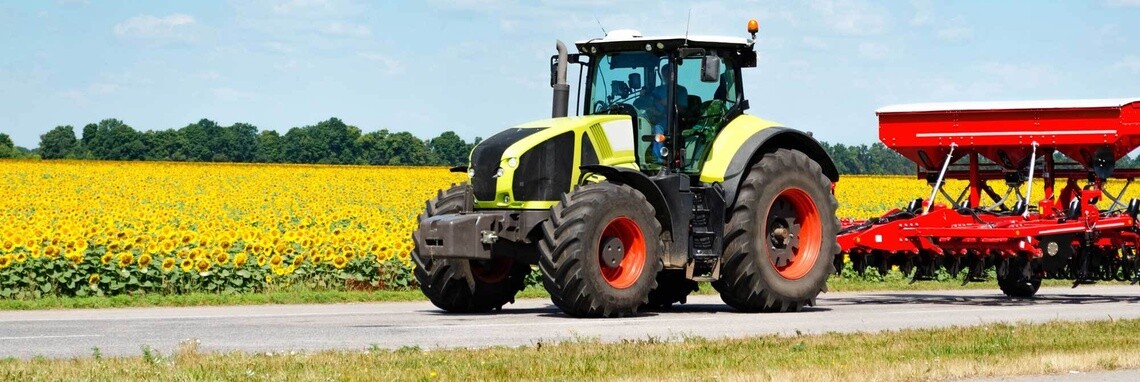 Devo utilizar pneus para trator híbridos, para estrada e campo ...