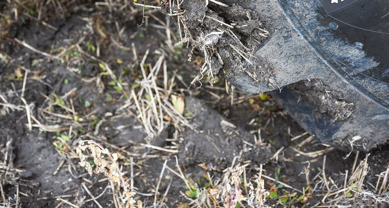 Zoom in on the self-cleaning function of farm tires