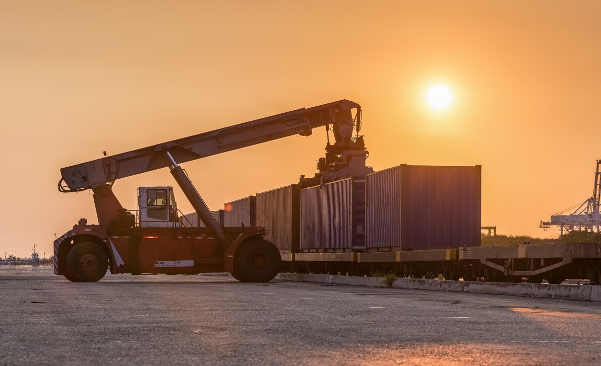 Reach Stacker tyres | MICHELIN COMMERCIAL