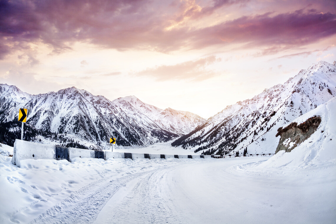 Snow chains: when to fit them, how to use them | MICHELIN