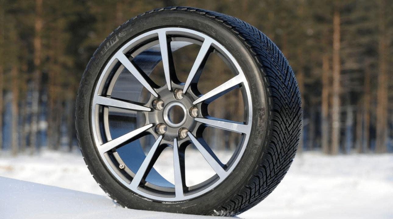 Winter tyre or snow tyre: what is it? | MICHELIN