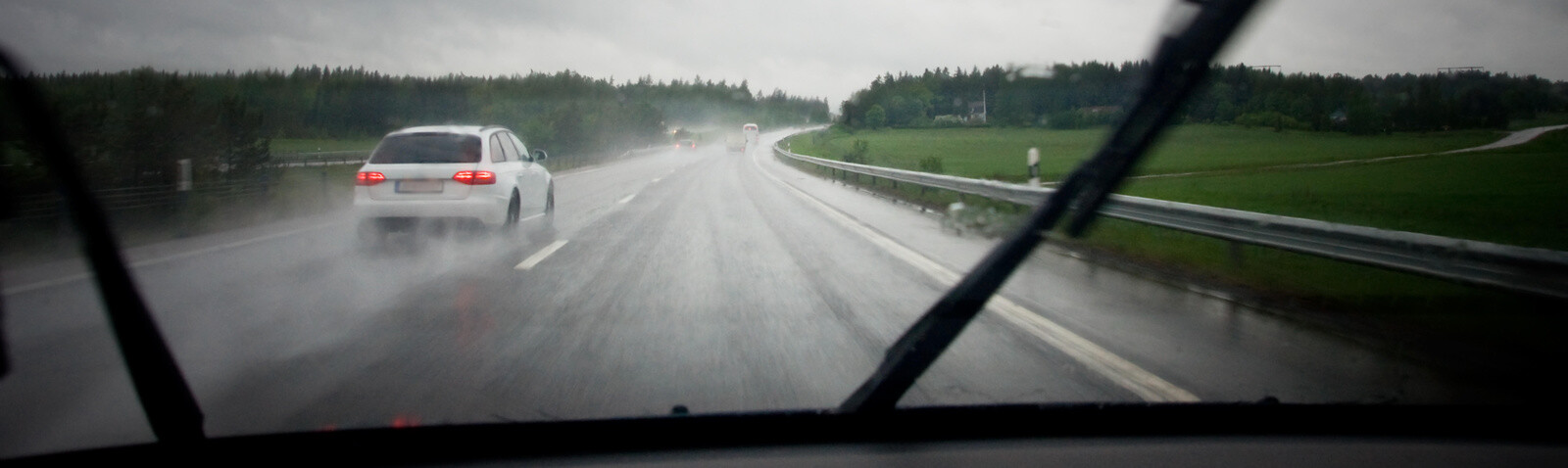 What is Aquaplaning and how to avoid it? | MICHELIN