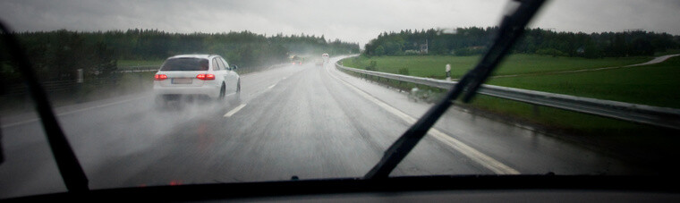 What is Aquaplaning and how to avoid it? | MICHELIN