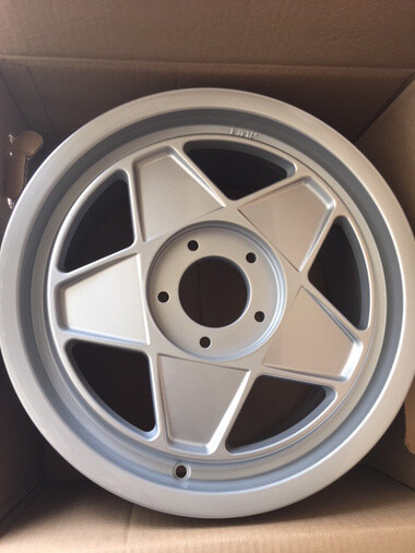FERRARI TESTAROSSA: 16 inches rims | Michelin Classic