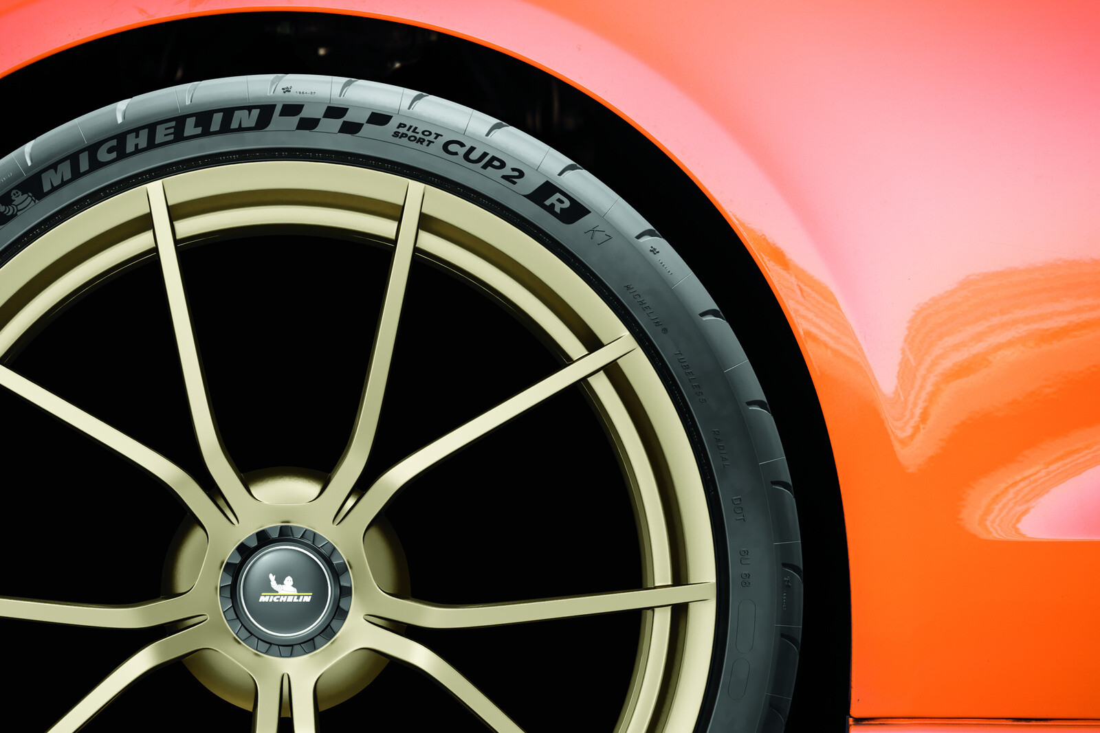 Yeni Ferrari 296 GBT için MICHELIN