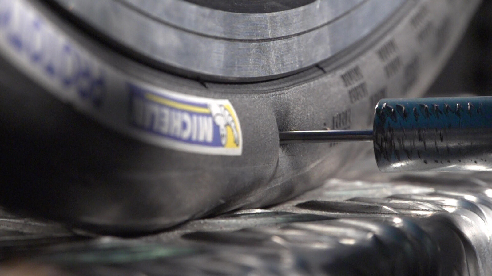 How to fix a bike puncture