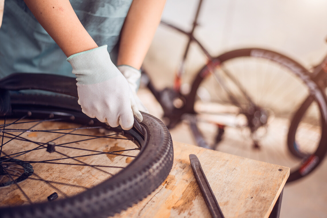 How to fix a bike puncture