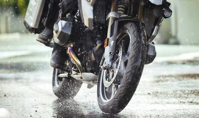 How to read the motorcycle tyre size | MICHELIN