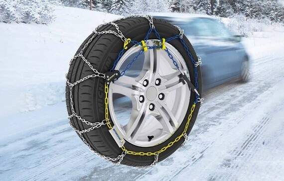 Snow chains: when to fit them, how to use them | MICHELIN