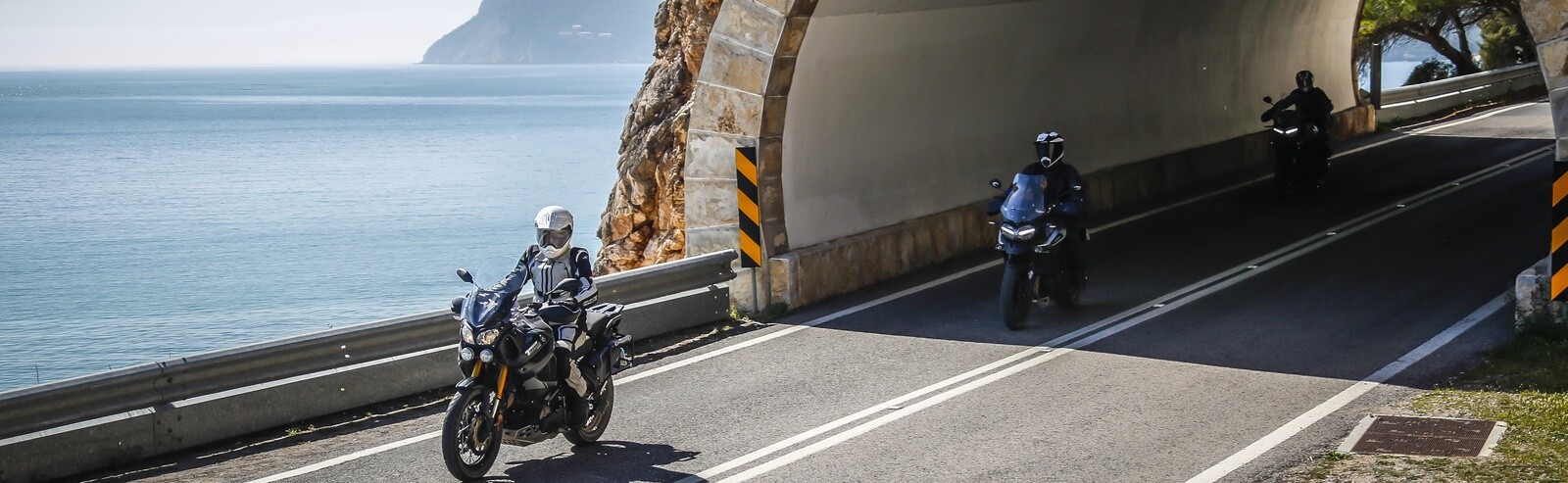 Riding in a motorcycle group | MICHELIN