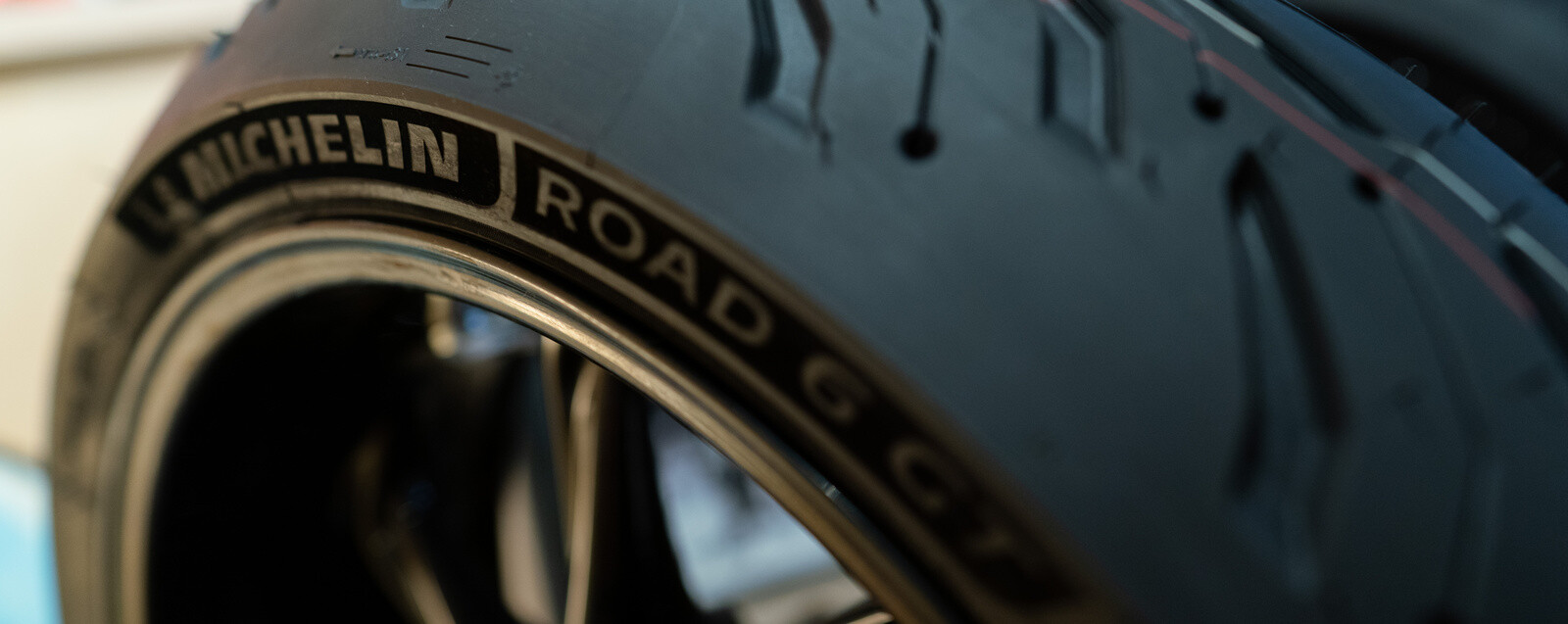 Motorcycle tyre tread depth: what is the legal limit? | MICHELIN