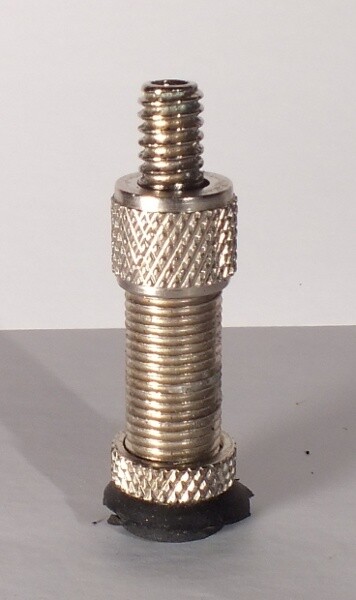 What are the different types of bike tyre valves? | MICHELIN